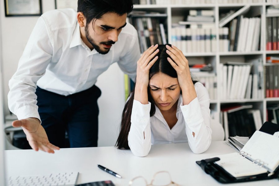 Assédio no trabalho é crime. Saiba como denunciar